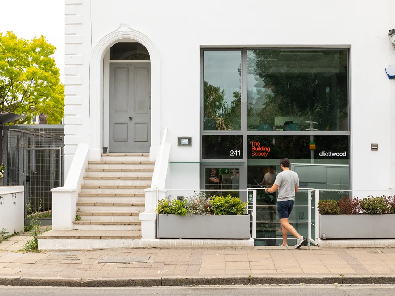 Contact - Elliott Wood